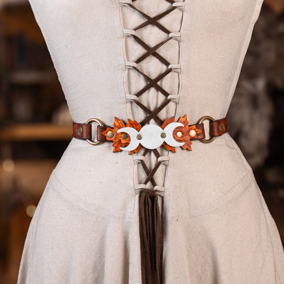 Basic Witch – Foxes and Ravens