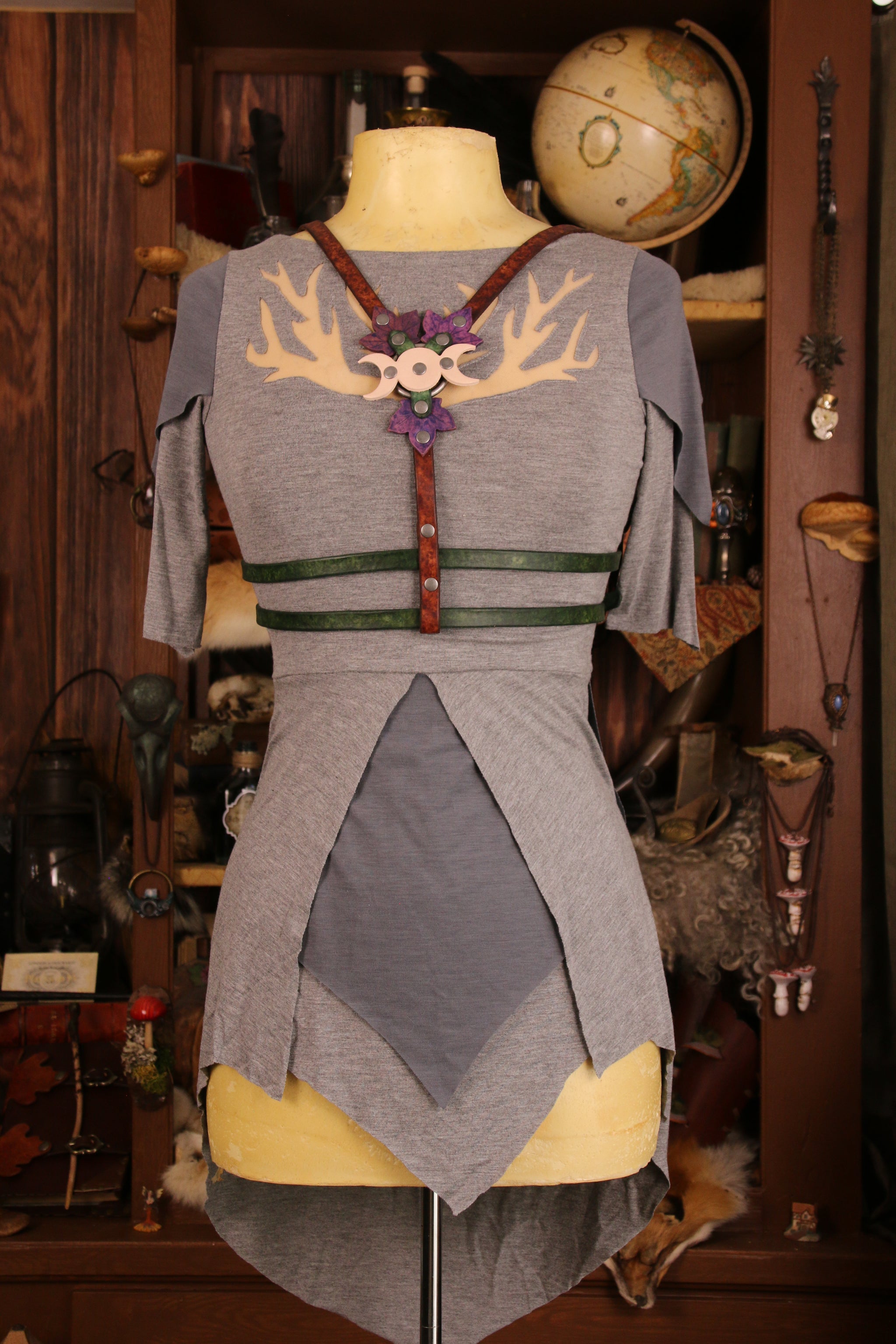 Basic Witch Harness in Ivy – Foxes and Ravens