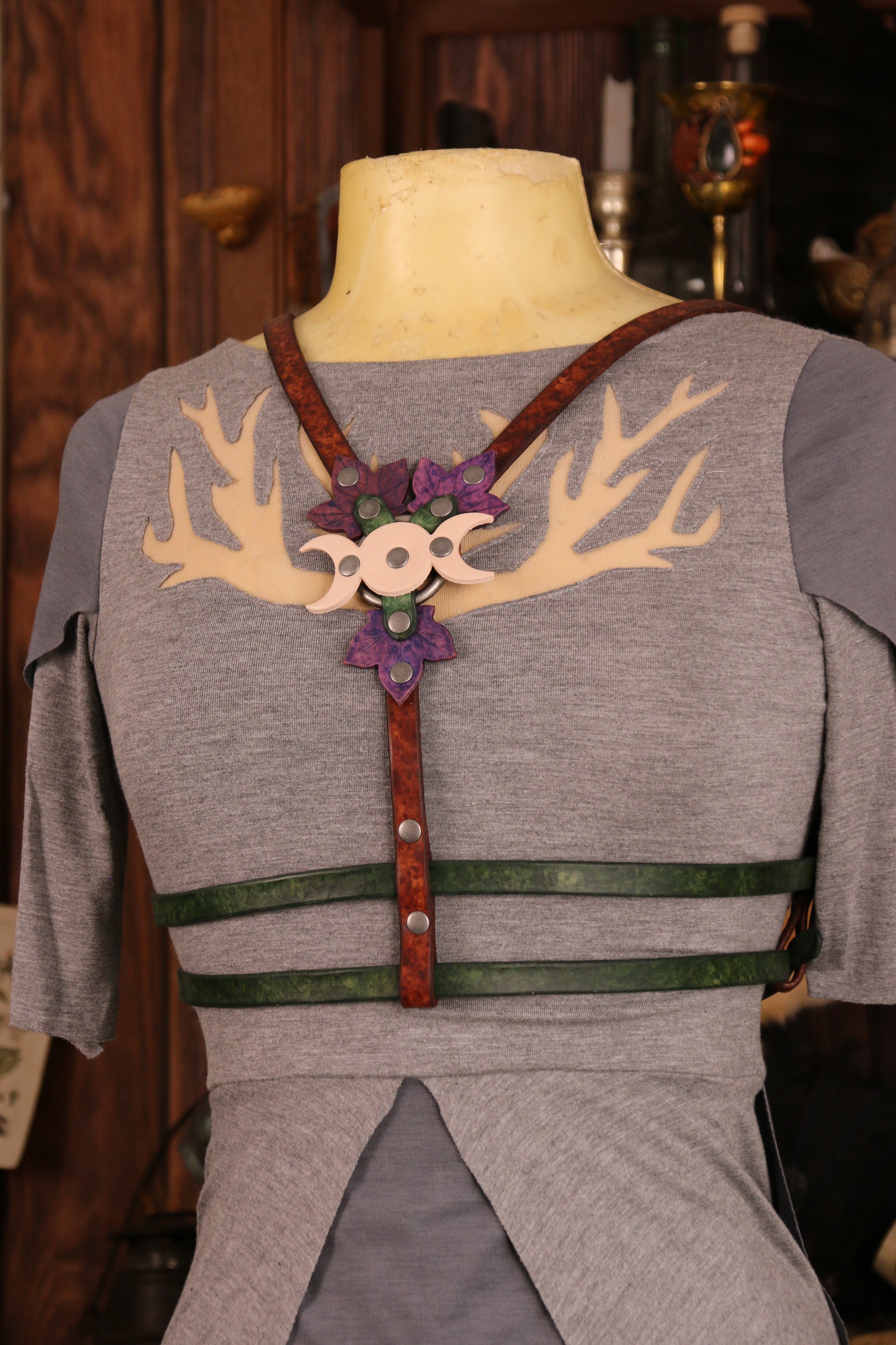 Basic Witch Harness in Ivy – Foxes and Ravens