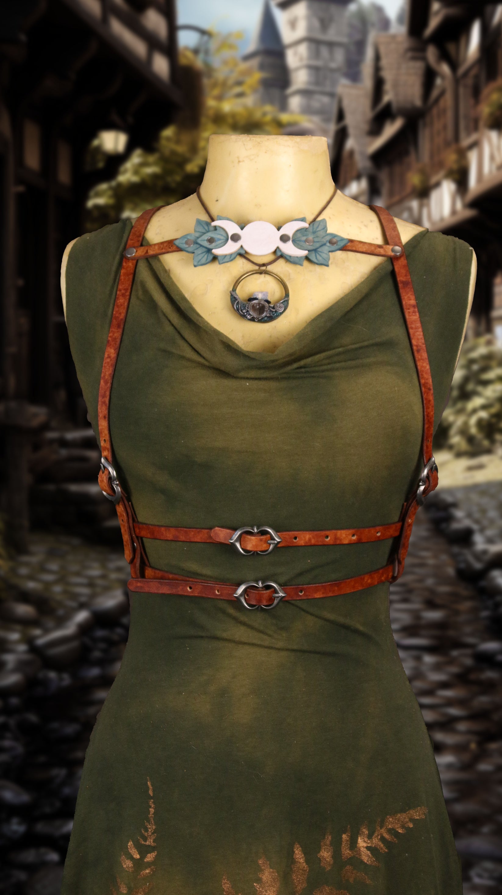 Basic Witch Harness in Ivy – Foxes and Ravens