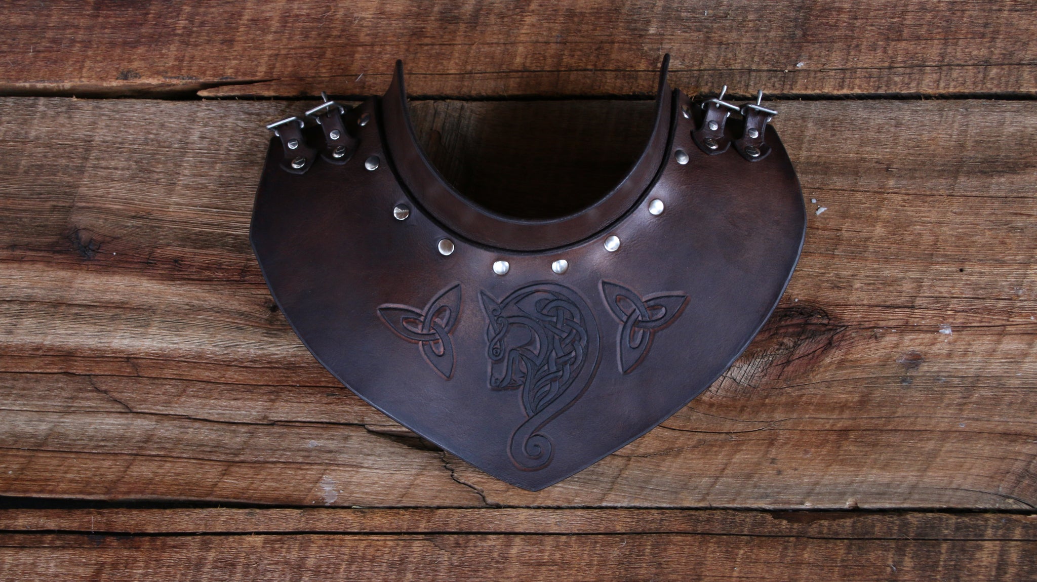 Gorget Pattern – Foxes and Ravens