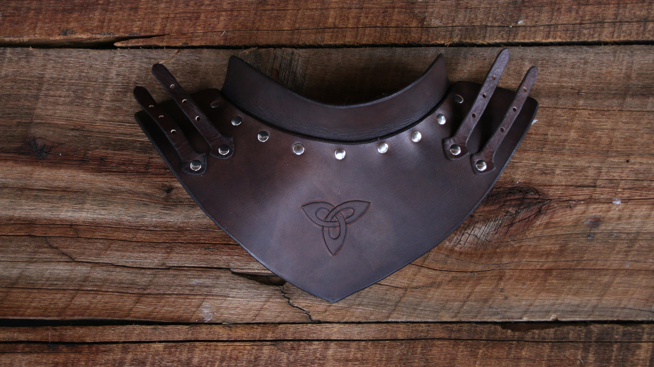 Gorget Pattern – Foxes and Ravens