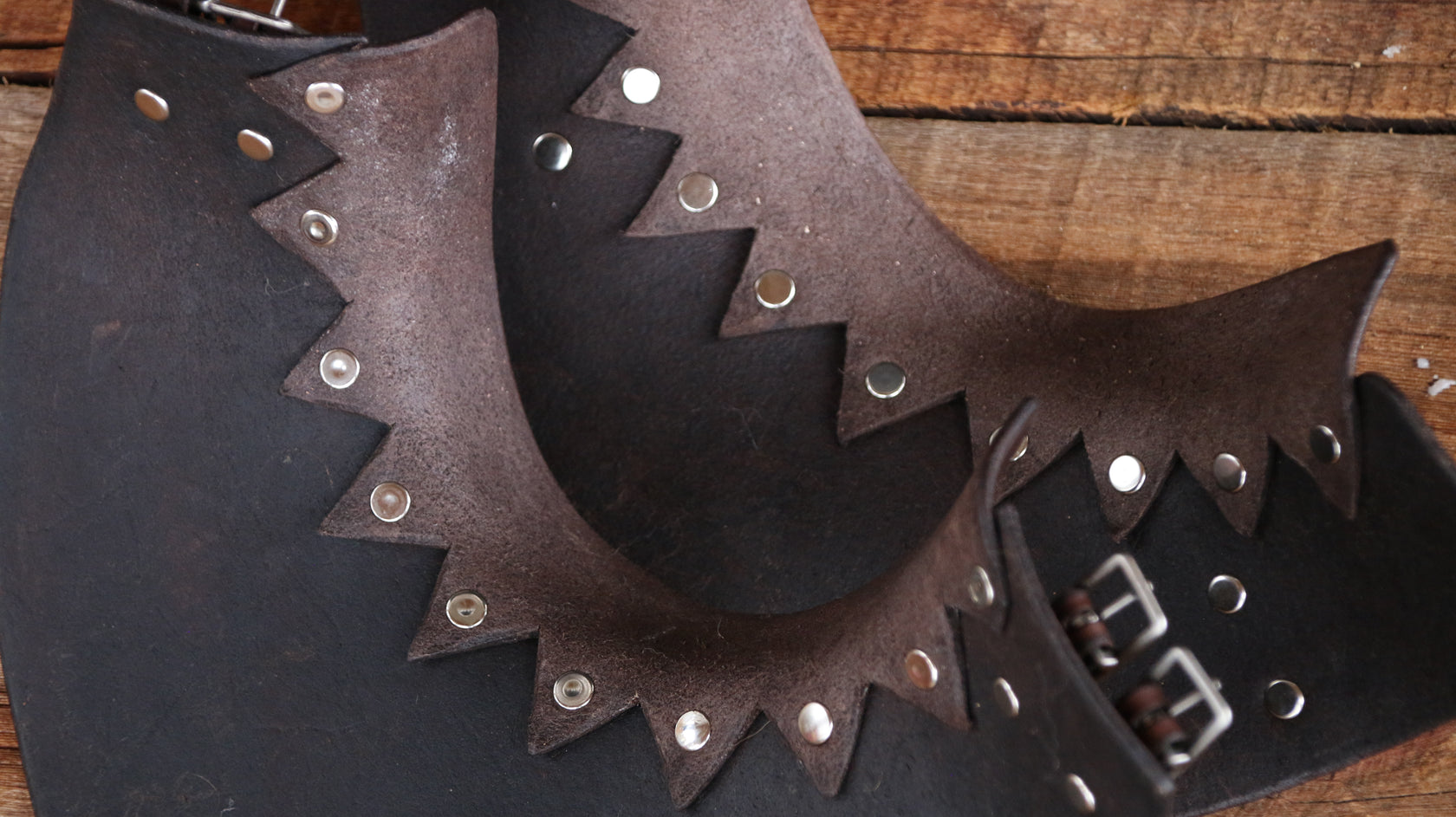 Gorget Pattern – Foxes and Ravens