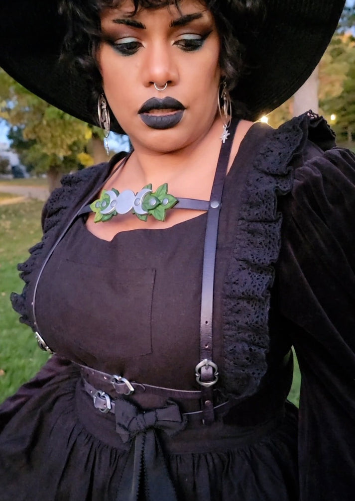 Basic Witch Harness in Ivy – Foxes and Ravens